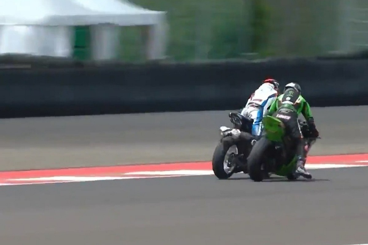 WSBK | Vídeo: Baz se fractura la pierna en un peculiar incidente