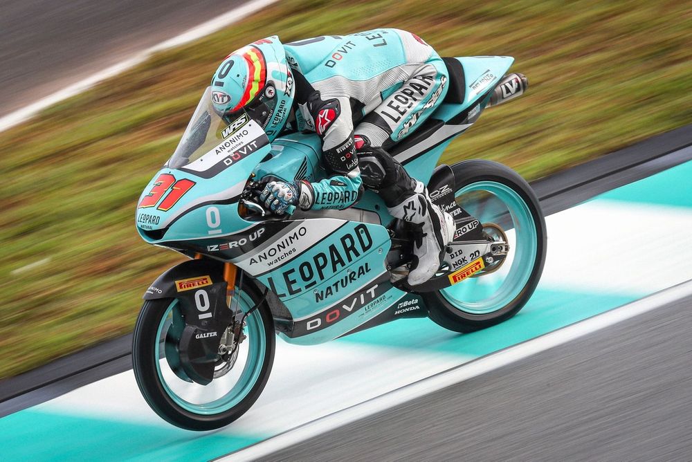 Moto3マレーシア予選｜フェルナンデス、キャリア初のポールポジション獲得！ 鈴木竜生が上位4番手