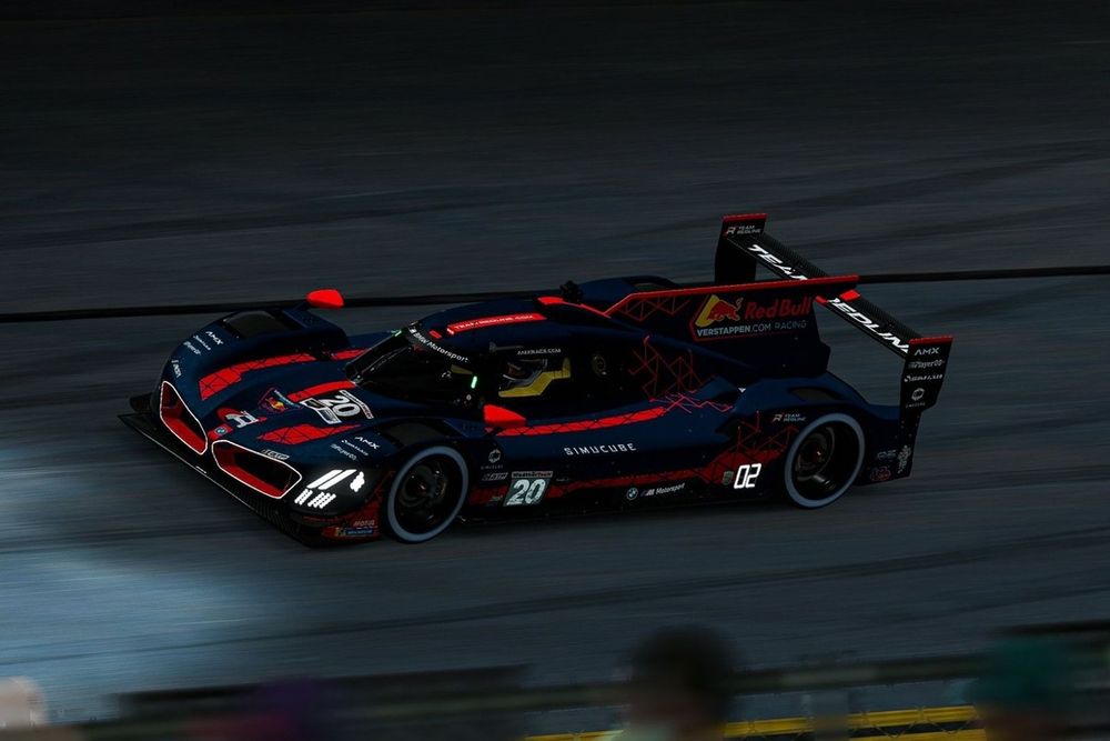 Verstappen naast podium in iRacing 24 uur van Daytona na crashes