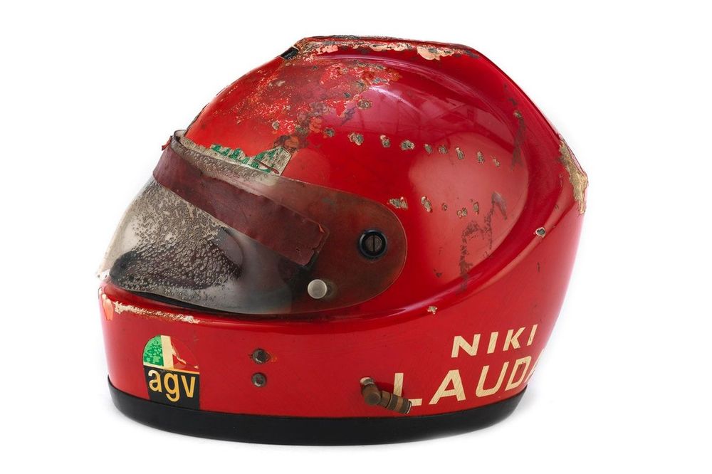 Lauda'nın 1976 Nurburgring'de eriyen kaskı "açık arttırmaya" çıkacak