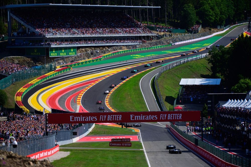 F1-coureurs over Eau Rouge: "In regen verdomd enge bocht"