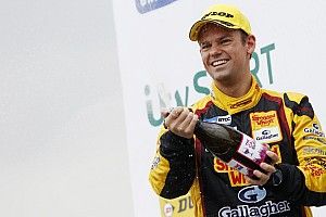 Tom Chilton Profile - Bio, News, High-Res Photos & High Quality Videos