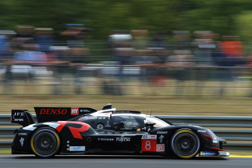 Toyota weer bovenaan in VT2 Le Mans, stevige crash Ilott
