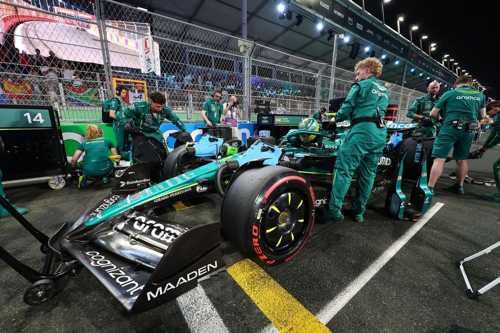 Alonso confiesa por qué mantiene la calma todavía con Aston Martin F1