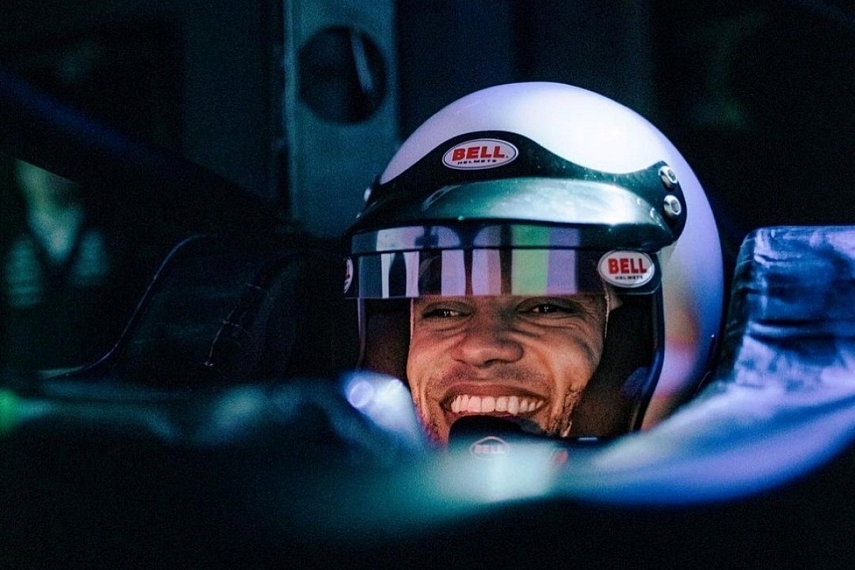 Nicolas Hamilton első mozgássérült pilótaként kipróbálhatta a Mercedes ...