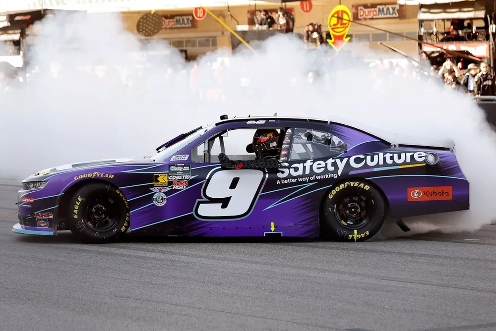 Shane van Gisbergen passes five cars in one corner to win NASCAR O ...