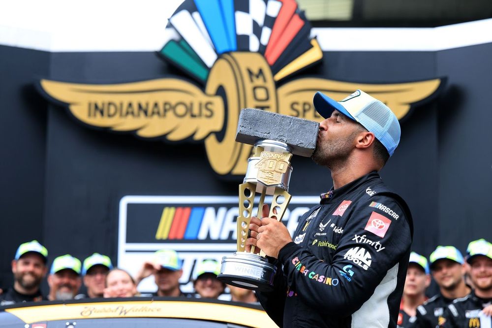 Bubba Wallace beats Kyle Larson to win Brickyard 400 in double overtime