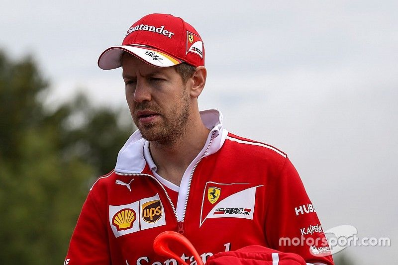 Vettel: "Mercedes nog altijd favoriet voor de titel"