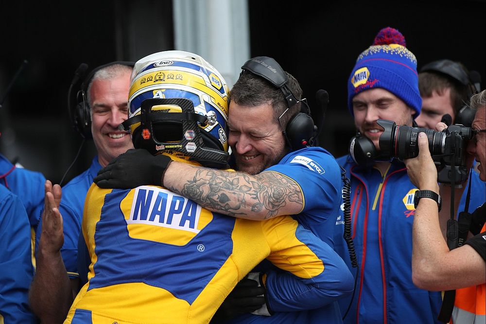 BTCC Knockhill: Sutton takes first Ford win after close Hill fight