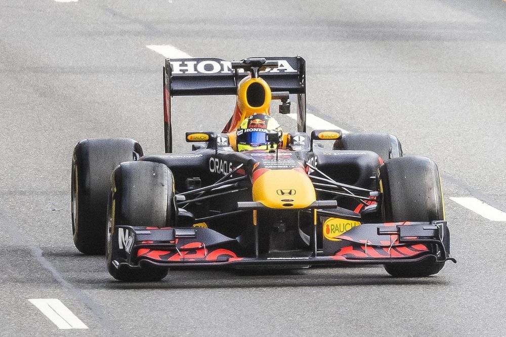 Red Bull Racing stuurt Formule 1-auto op pad in Bathurst