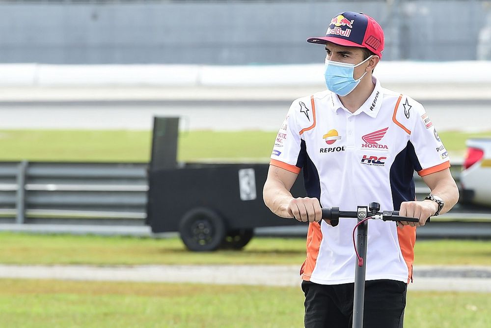 Márquez se pone en manos del médico de Rafa Nadal