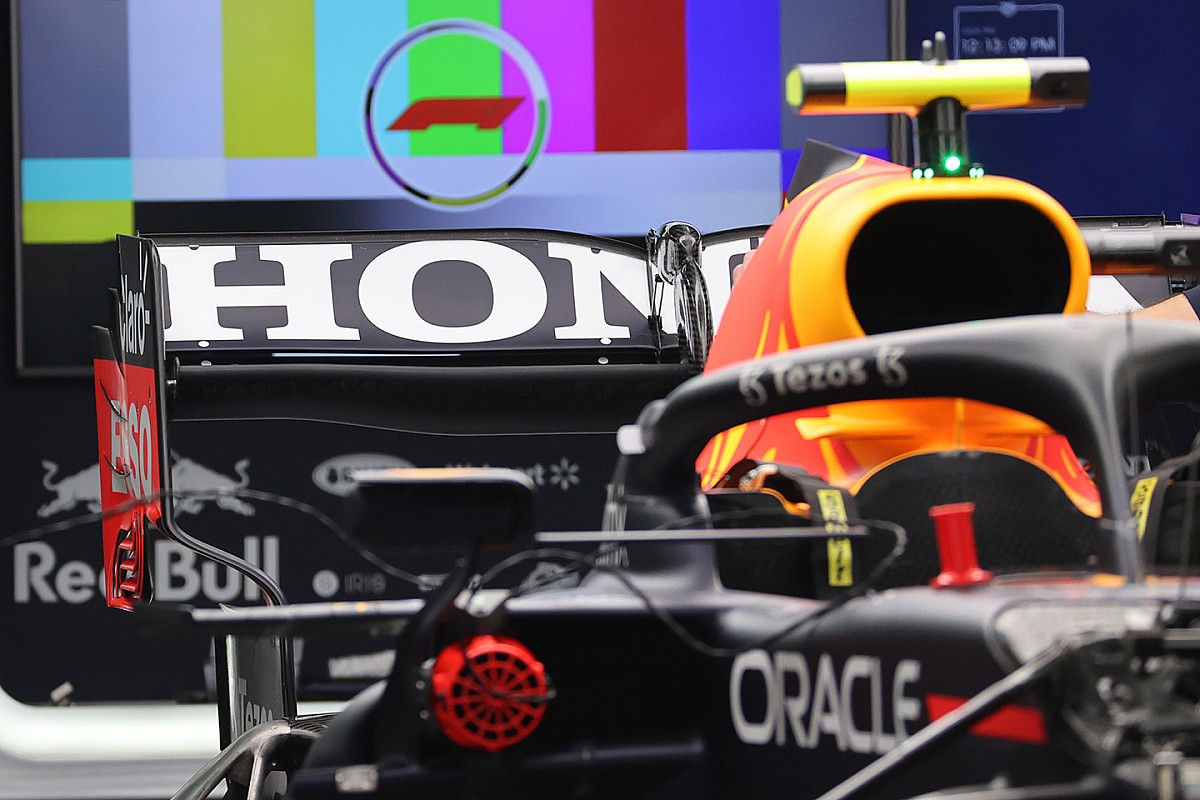 Red Bull RB16B: ala posteriore da massimo carico a Sochi