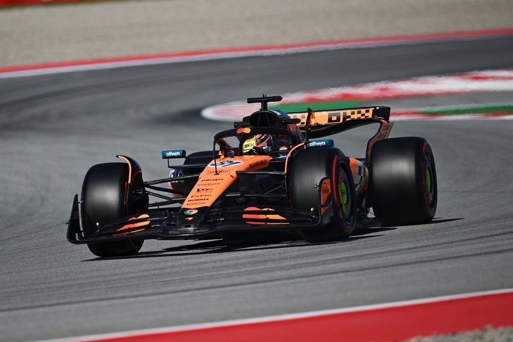 F1 Spanish GP: Piastri heads in FP3 as McLaren shows the way