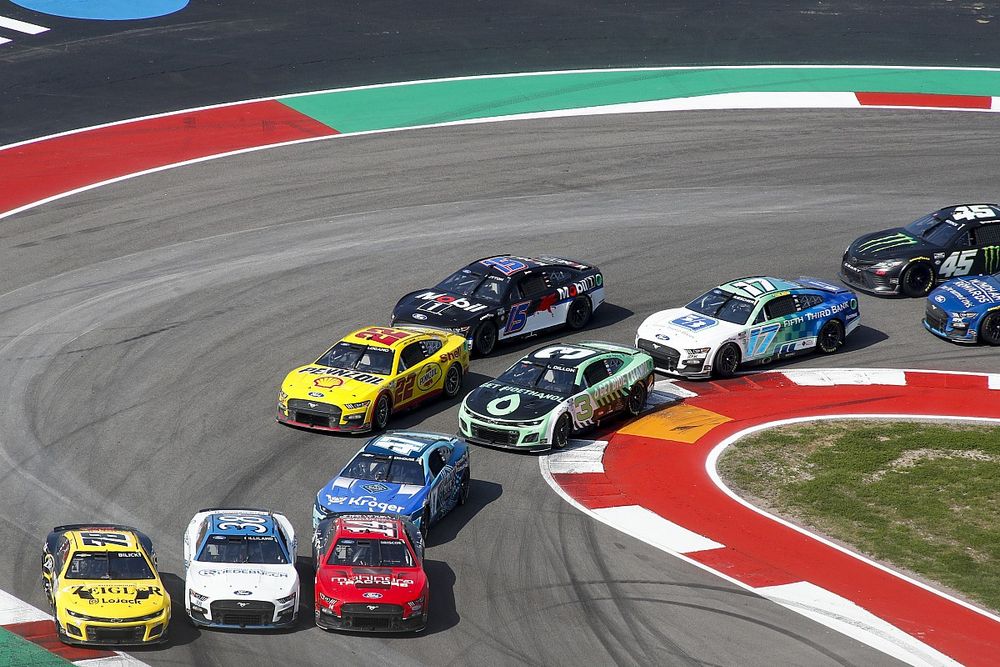 How NASCAR stars taught F1 veterans a big lesson in racecraft