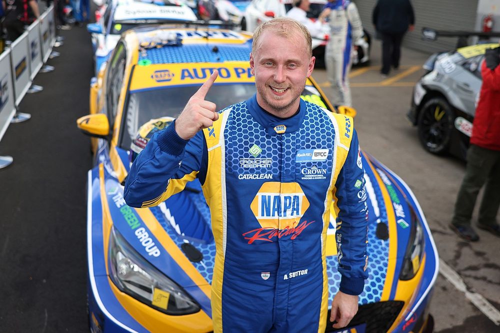BTCC Brands Hatch: Supreme Sutton bags pole for finale