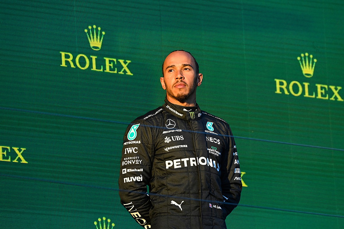 Hamilton y su desconcierto por no ser recibido en el podio por Mercedes