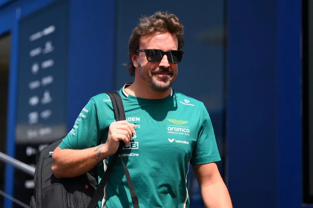 Aston Martin F1 chief gives Fernando Alonso injury details ahead of ...