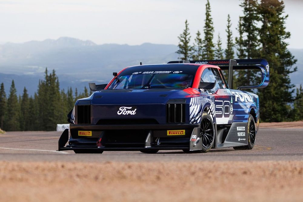 Dumas, Ford win Pikes Peak despite stopping on course
