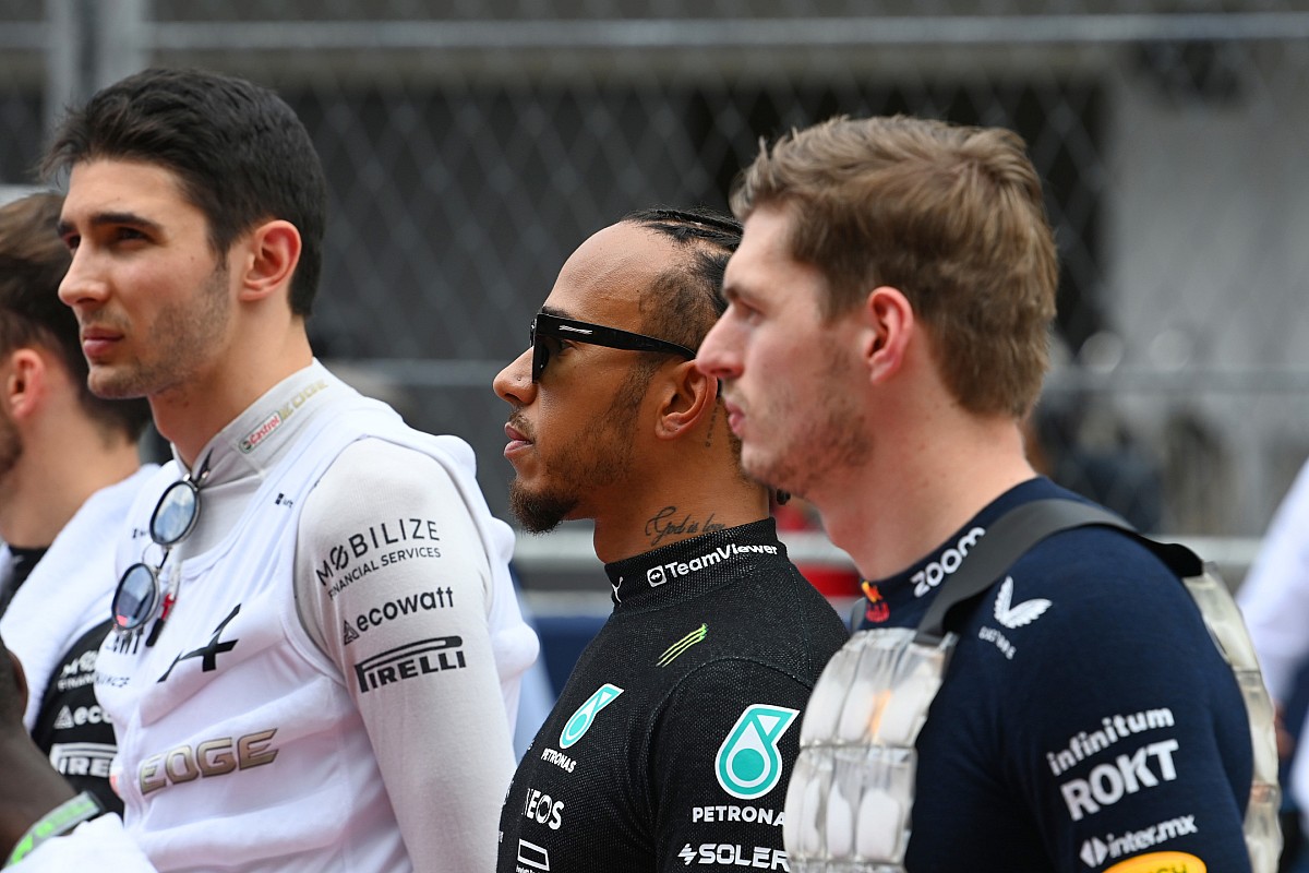 Verstappen: Jót tenne a sportnak, ha Hamiltonnal küzdenék a címért