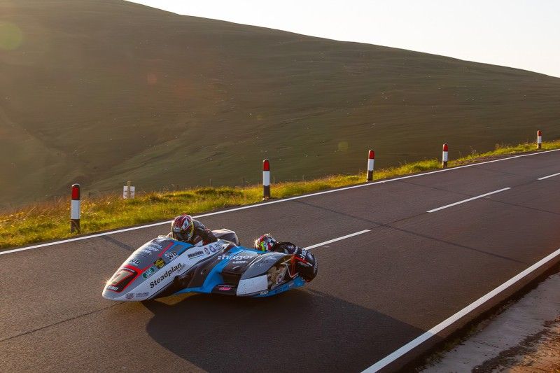 Isle of Man TT 2023: Ben/Tom Birchall gewinnen erstes Seitenwagen-Rennen