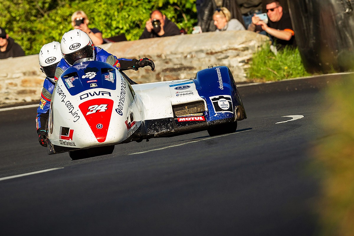 Father and son Sidecar crew tragically die in Isle of Man TT crash on ...