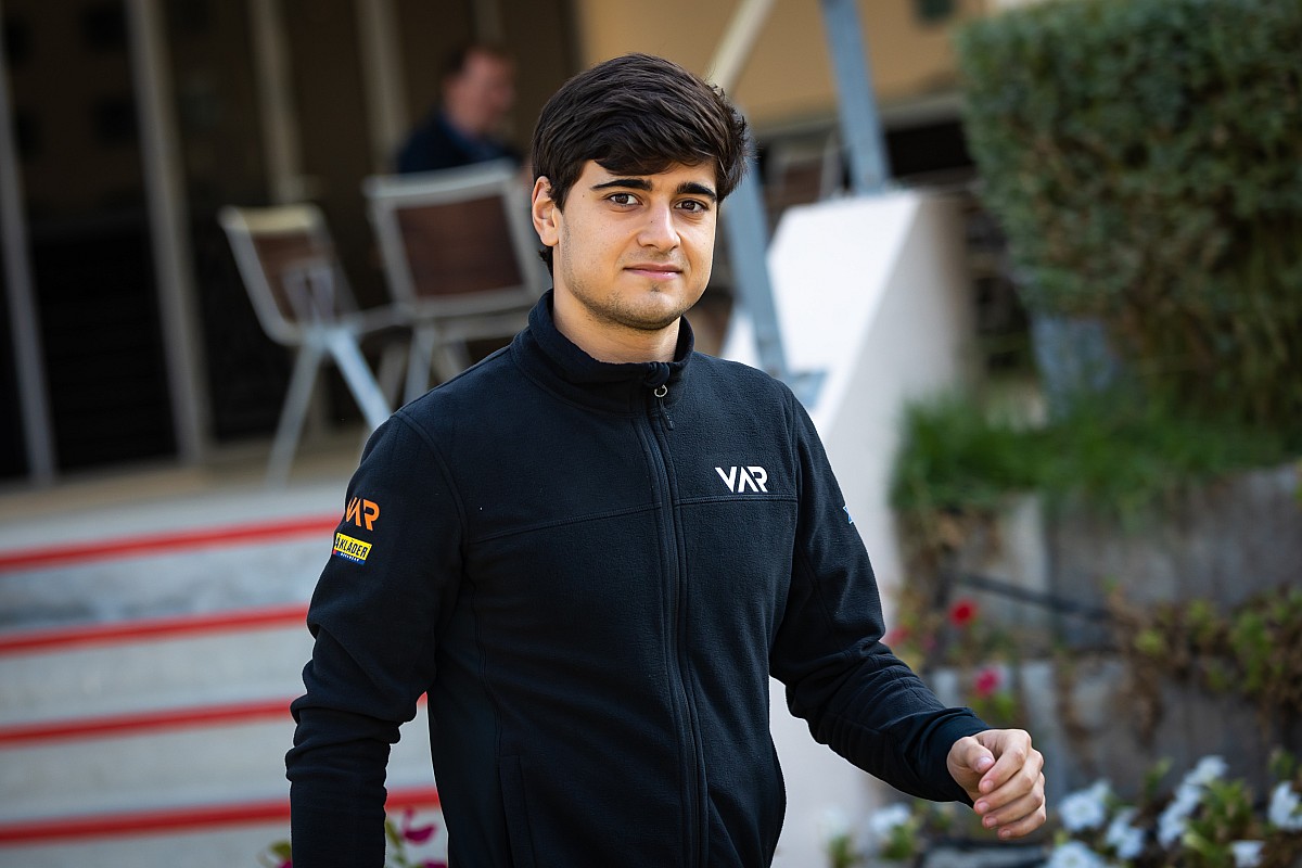 Collet testa carro da equipe campeã da Indy NXT em Indianápolis