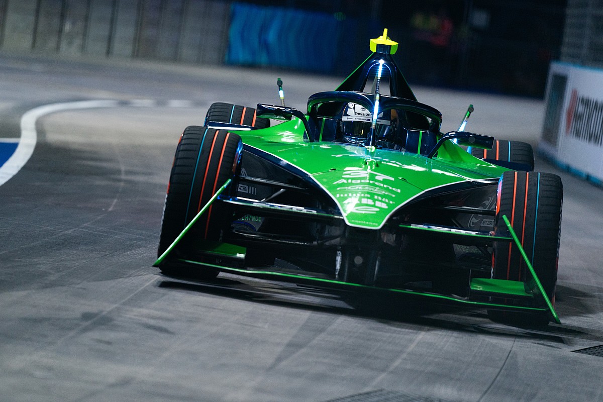 London E-Prix: Cassidy tops FP2 with Formula E title rival Dennis fifth