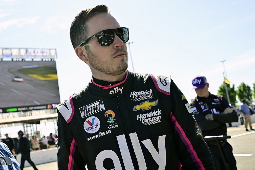 Hendrick NASCAR driver Bowman sidelined with injury after sprint car crash