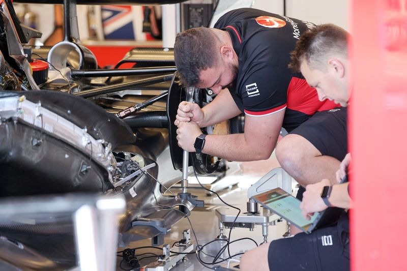 Red Bull drivers deny front bib device boosted car performance