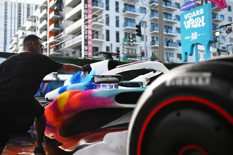 VCARB adopte une livrée très colorée pour Miami