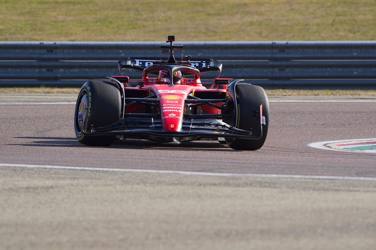 Las fotos de Sainz y Leclerc en el filming day del nuevo Ferrari SF-23