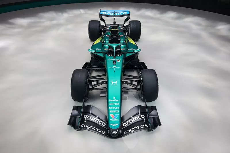 Dans la douleur, Aston Martin dévoile la livrée de l'AMR26 de Newey