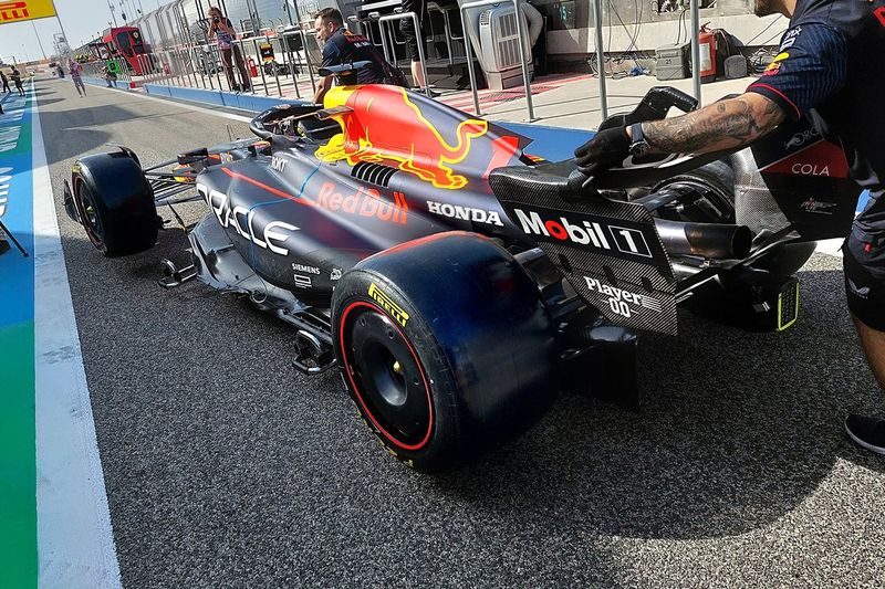 GALERÍA Y VIDEO: Debuta el RB19 de Checo Pérez y Verstappen en Bahréin