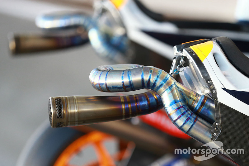 Marquez's Honda exhaust at Pruebas en Qatar marzo - MotoGP Fotos