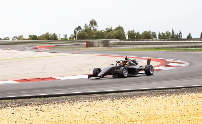 Fotos El Tc Racing De Courtois Y Merhi Ya Ha Completado Sus Primeros Test