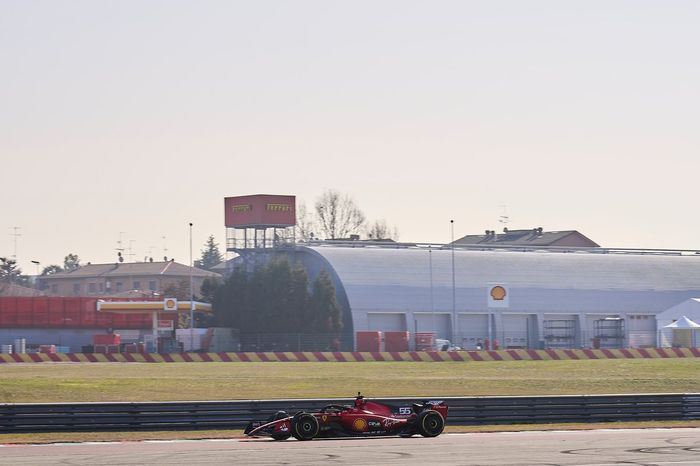 Las fotos de Sainz y Leclerc en el filming day del nuevo Ferrari SF-23