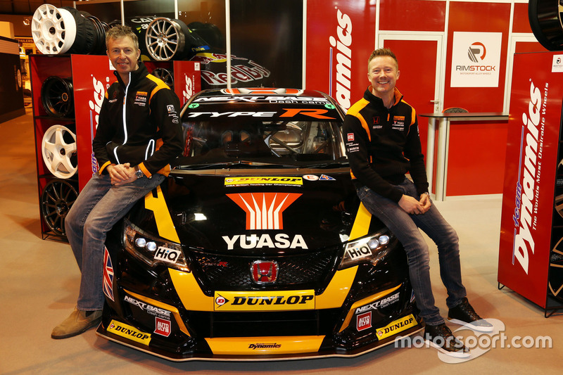 Honda BTCC squad unveils drivers and new livery for 2017