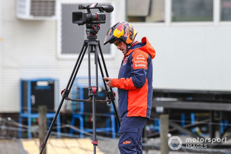 Marquez: “Big insect” to blame for startline tear-off incident