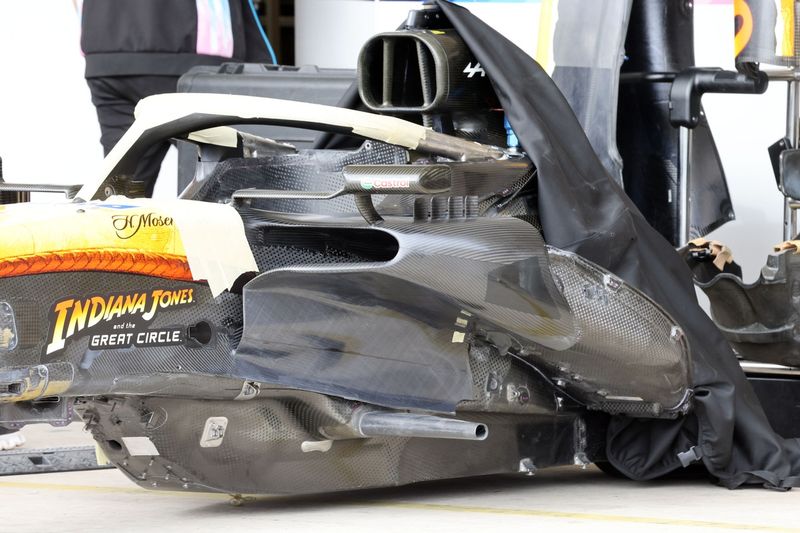 Hamilton offers to sacrifice upgrades to help Russell in US GP