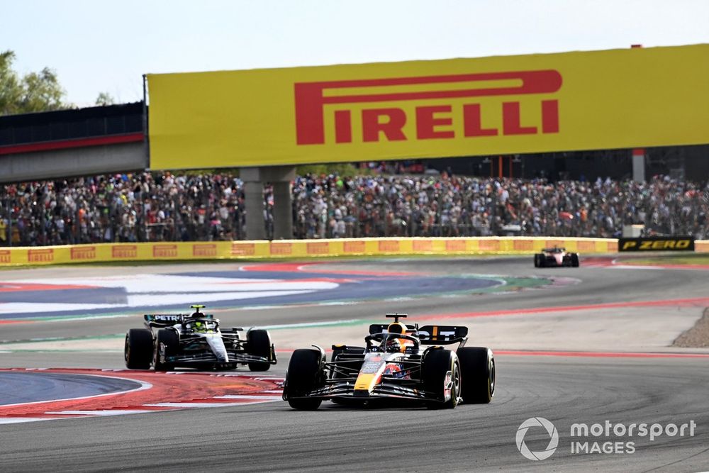 Hamilton dará "datos" a Mercedes F1 por rodar detrás de Verstappen