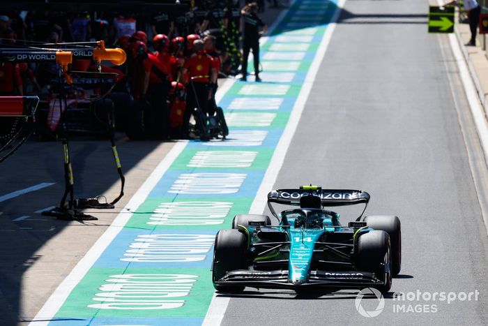 Alonso capitanea Aston Martin F1: pide calma y un reseteo en verano