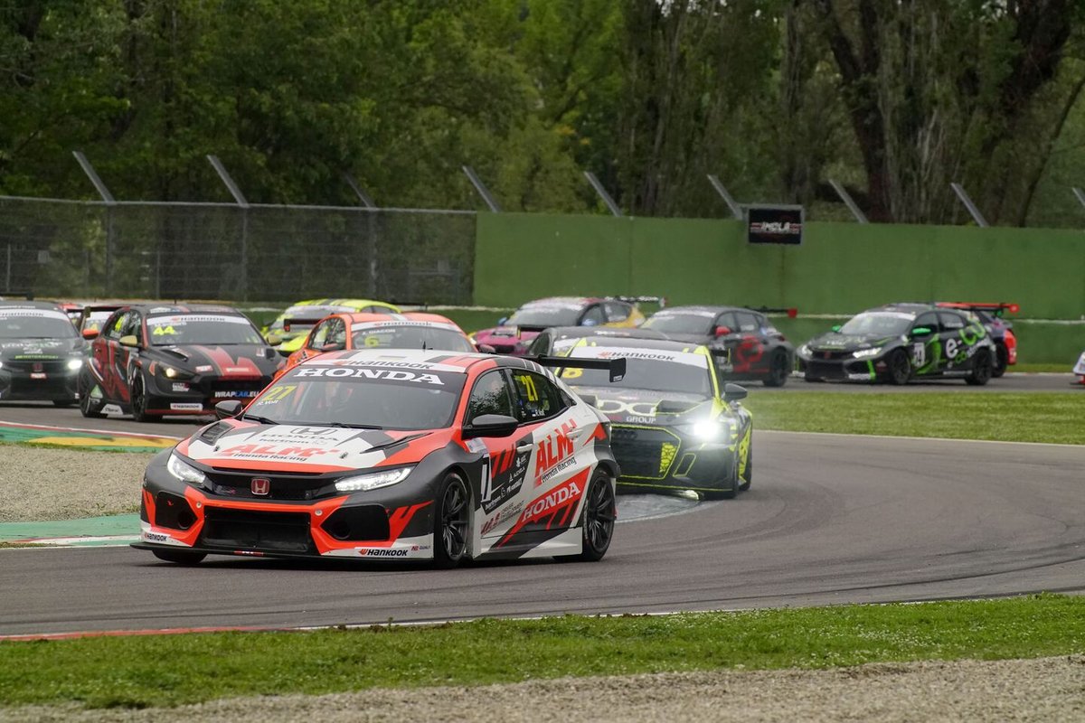 TCR Italy | Imola: prime gioie per Tamburini e R. Fernández