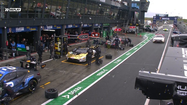 Rain chaos in DTM Zandvoort pitlane - DTM Videos