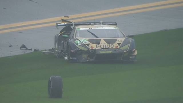 24h Daytona 2019: Crash in GTD-Klasse - IMSA Videos