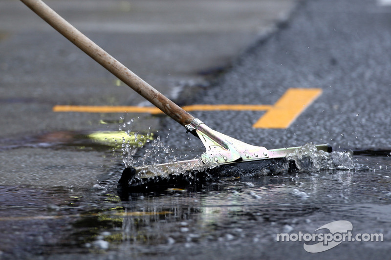 A special helmet for the last race of the season for Liuzzi