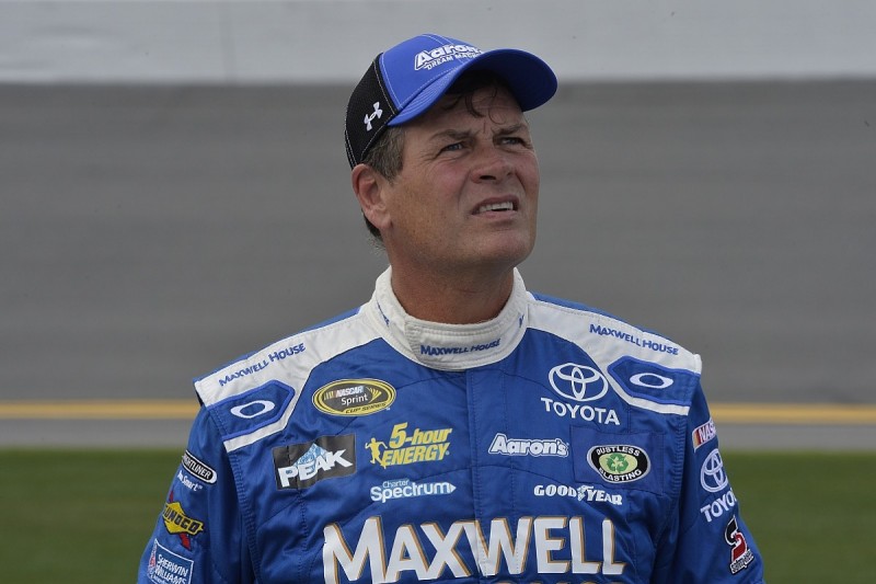 Michael Waltrip to retire from NASCAR after 2017 Daytona 500