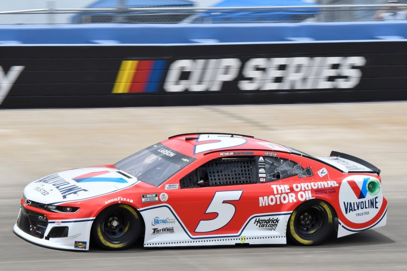 NASCAR Nashville: Larsons Siegesserie geht auch auf neuer Strecke weiter