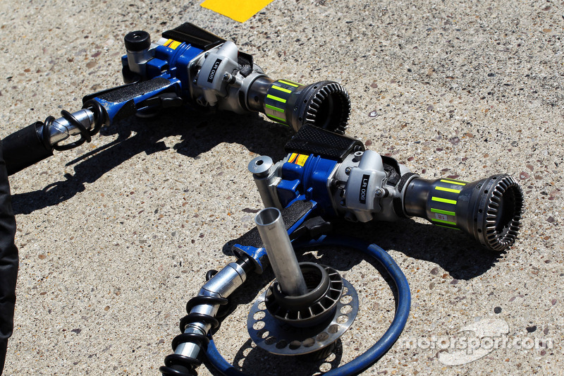 Williams pit stop air guns at July young driver test