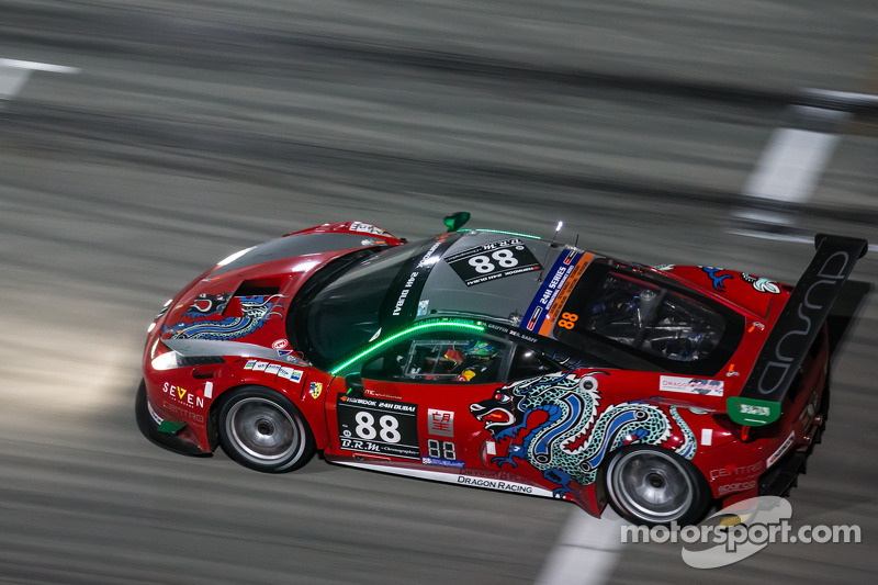 #88 Dragon Racing Ferrari 458 Italia GT3: Mohammed Jawa, Jordan Grogor ...